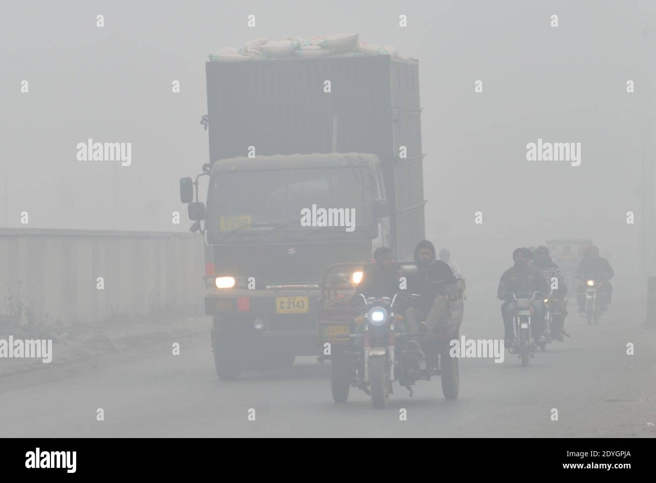 Pakistani Commuters make their way amid dense fog on a cold winter in ...