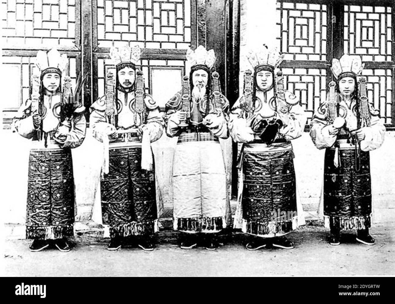 Classic lama hi-res stock photography and images - Alamy