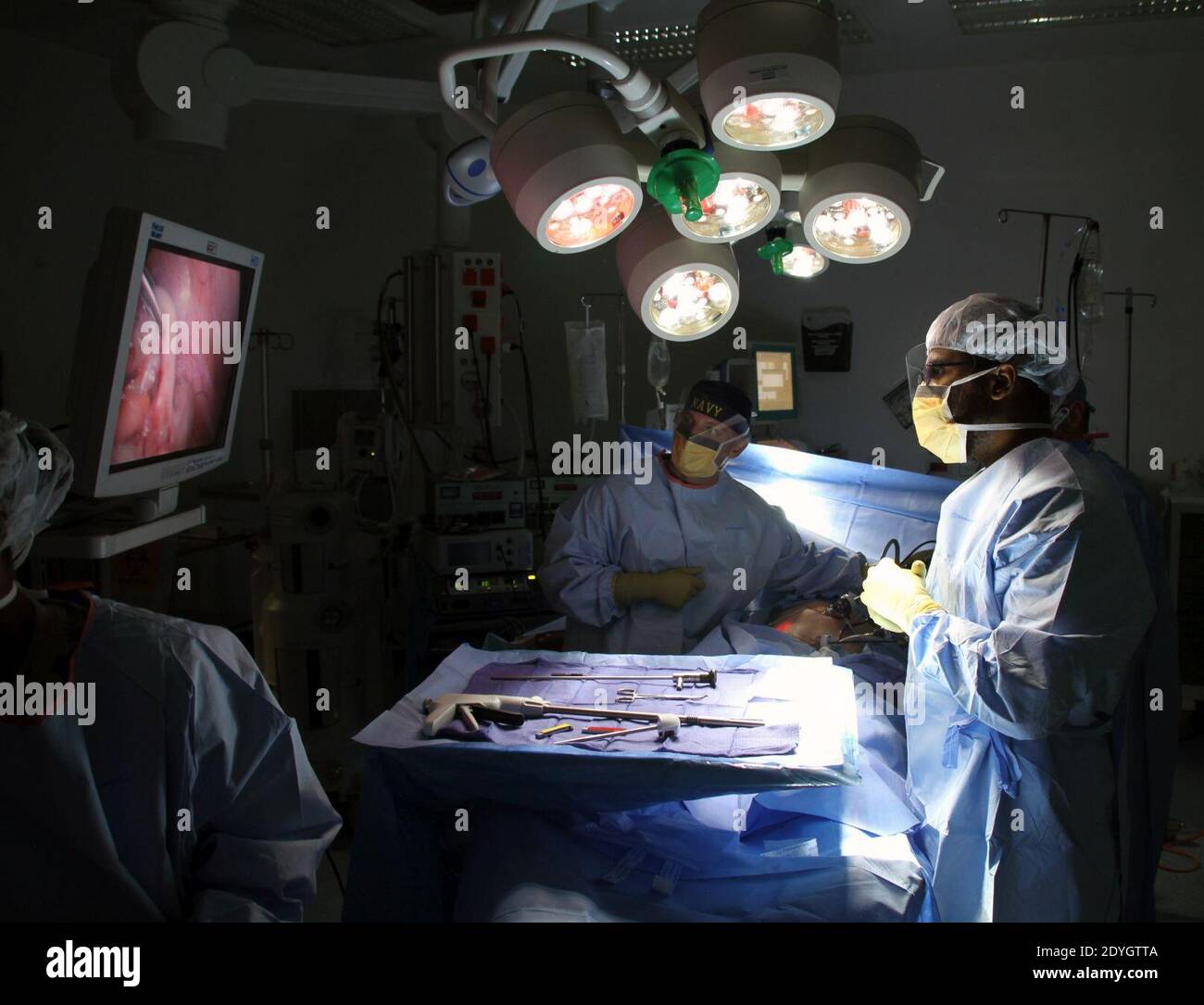 Laparoscopic surgery in Afghanistan 141130 Stock Photo - Alamy