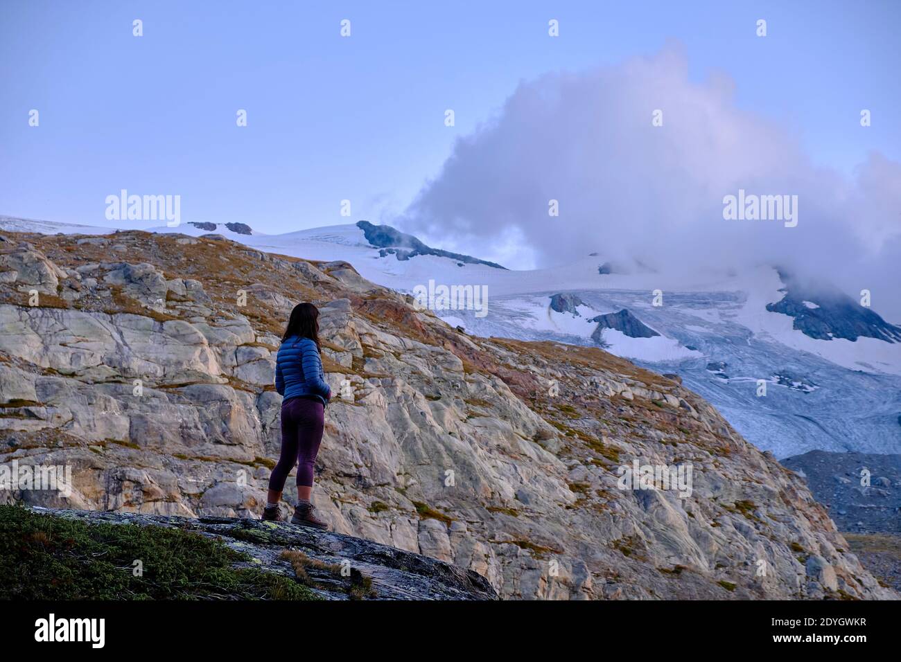 Girls on top of mountain hi-res stock photography and images - Alamy
