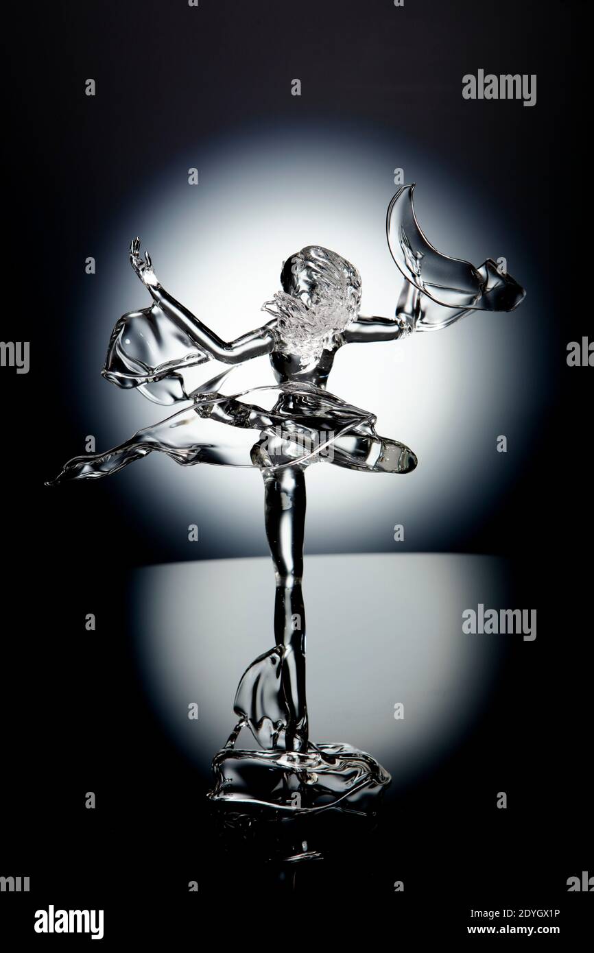 Sandra Young glass artist Stock Photo - Alamy