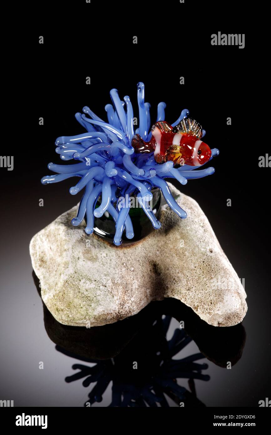 Sandra Young glass artist Stock Photo - Alamy