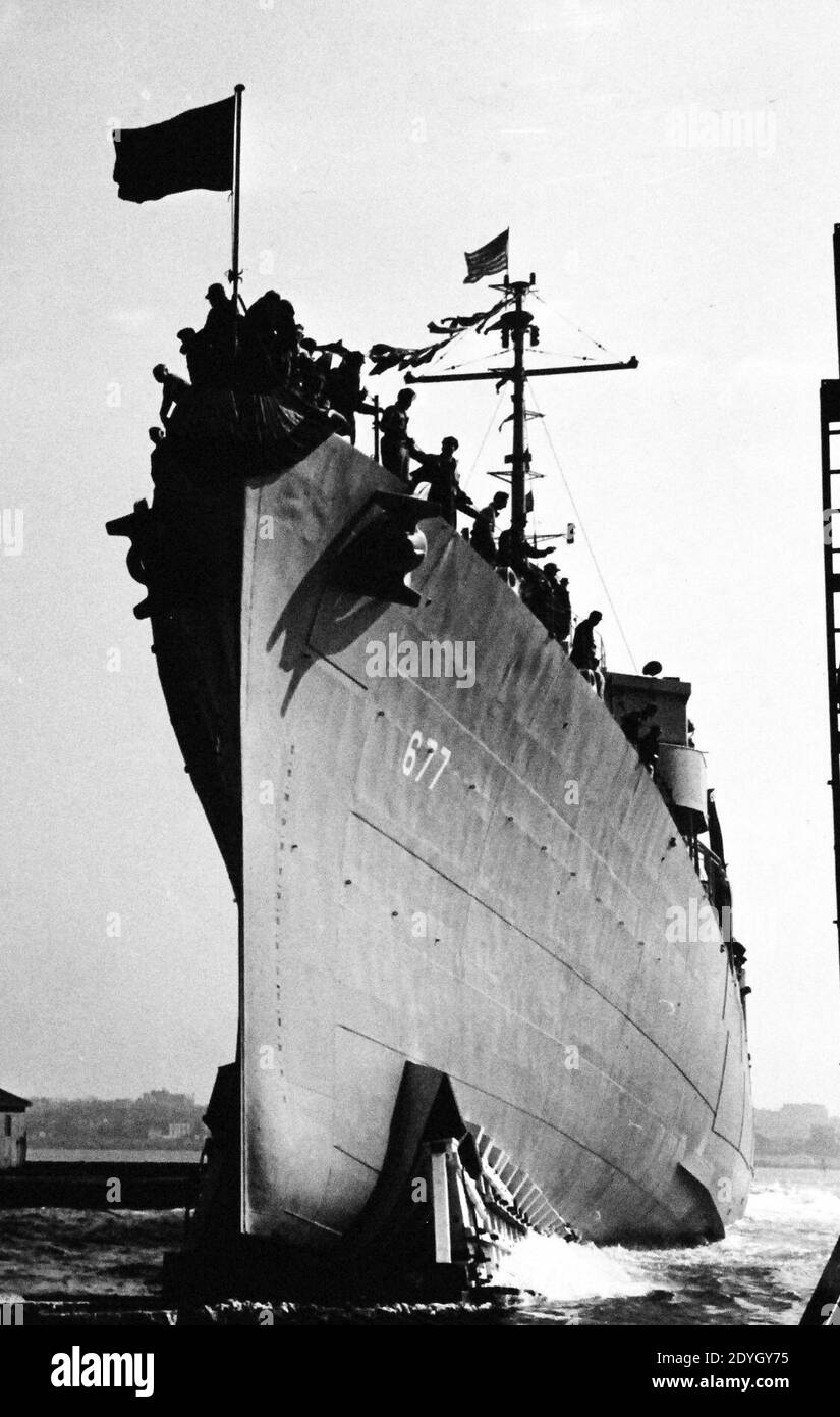 Launching of USS McDermut (DD-667) at Federal Shipbuilding, October ...