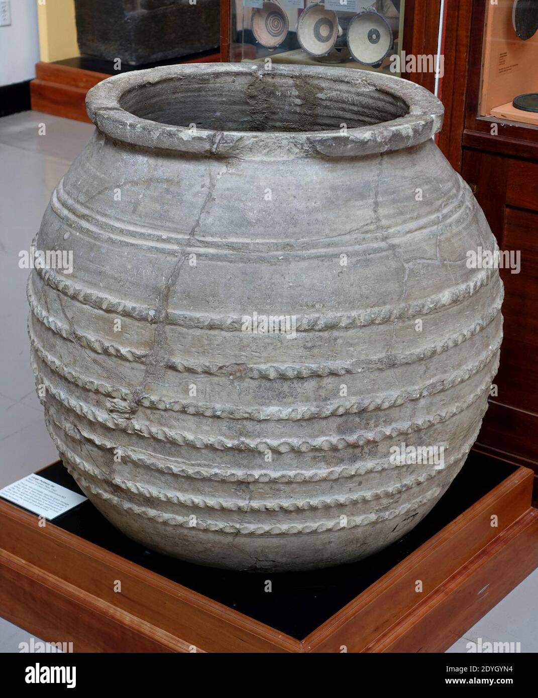 Large pottery jar, Nuzi, Yorghan Tepe, Iraq, Stratum IV, mid 2nd ...