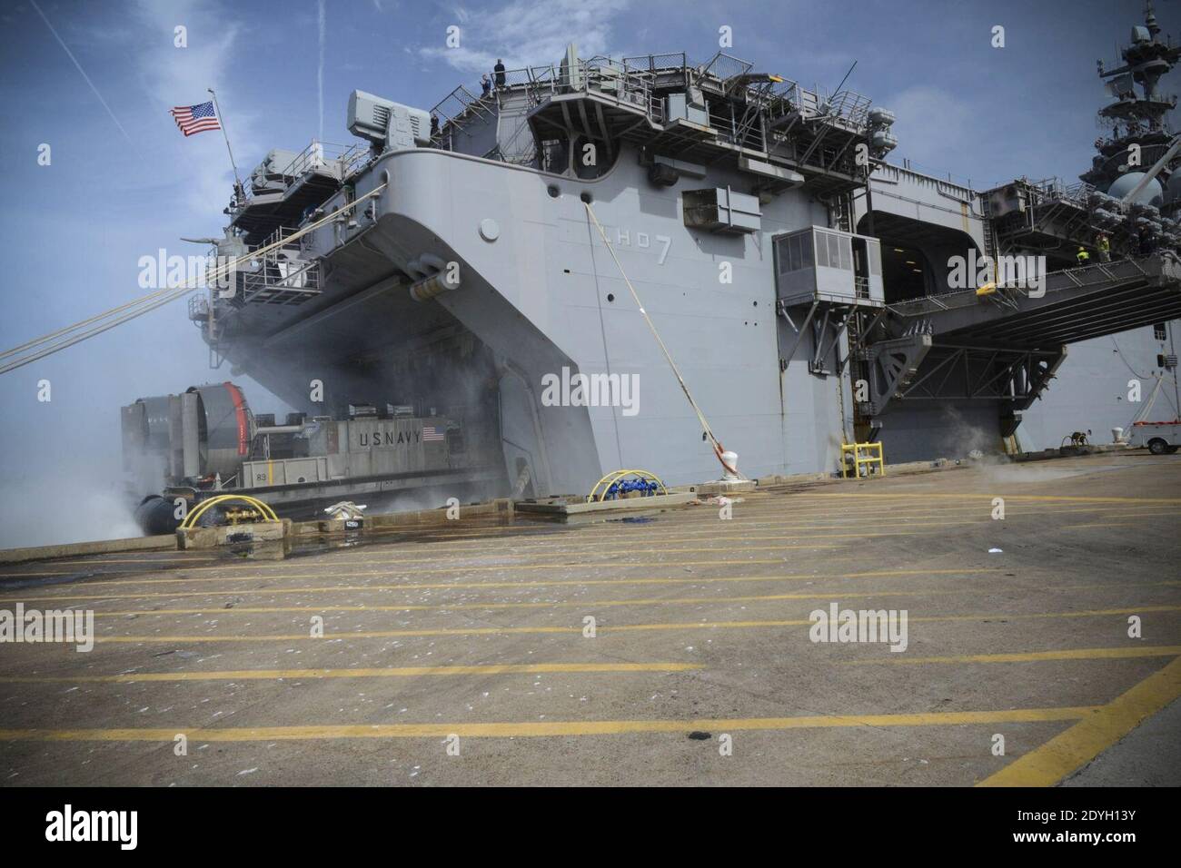 LCAC 89 enters the well deck of the amphibious assault ship USS Iwo ...