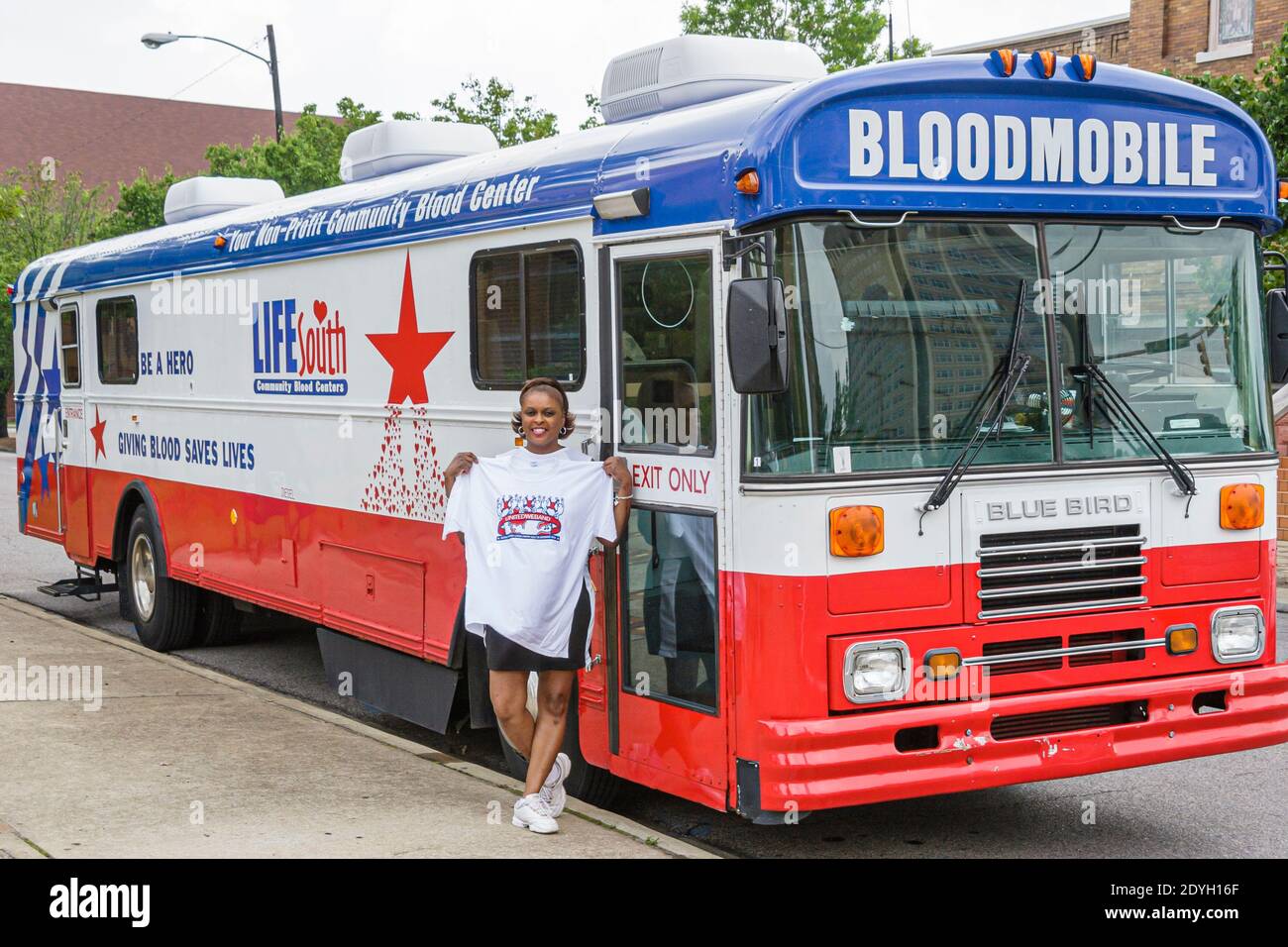 Bloodmobile donating blood black woman female hi-res stock photography ...
