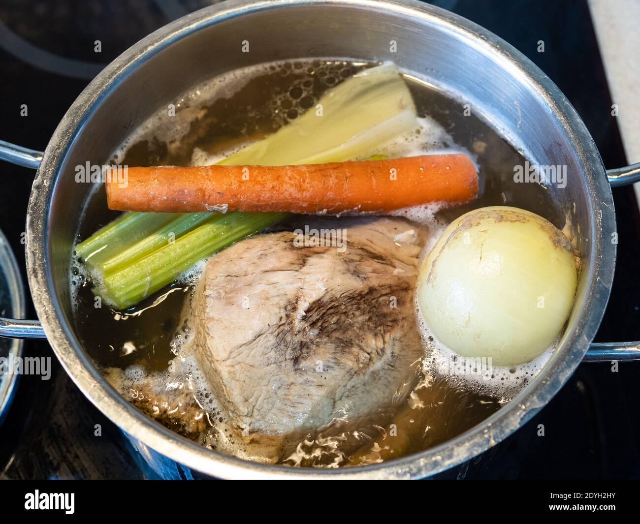 Boiling vegetables on stove hi-res stock photography and images - Alamy