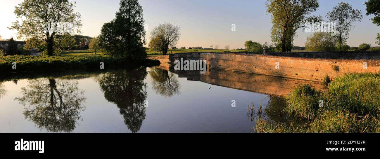 Summer view of the lake at Blatherwick village, Northamptonshire ...
