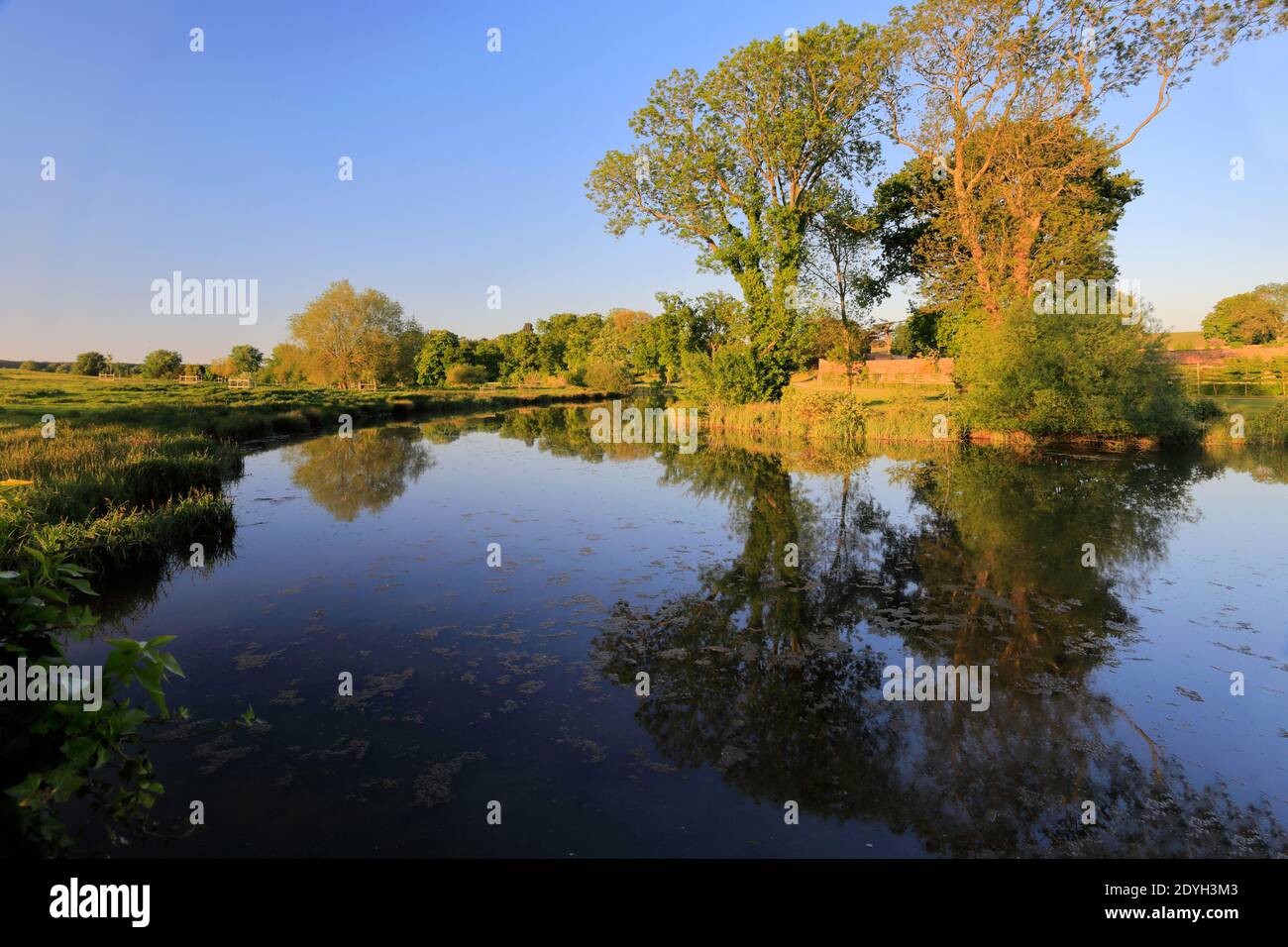 Summer view of the lake at Blatherwick village, Northamptonshire ...