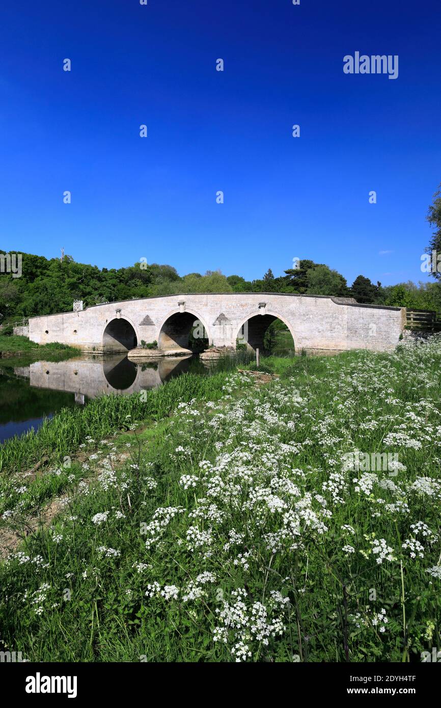 Milton Ferry Stone Bridge over the river Nene, Ferry Meadows country ...