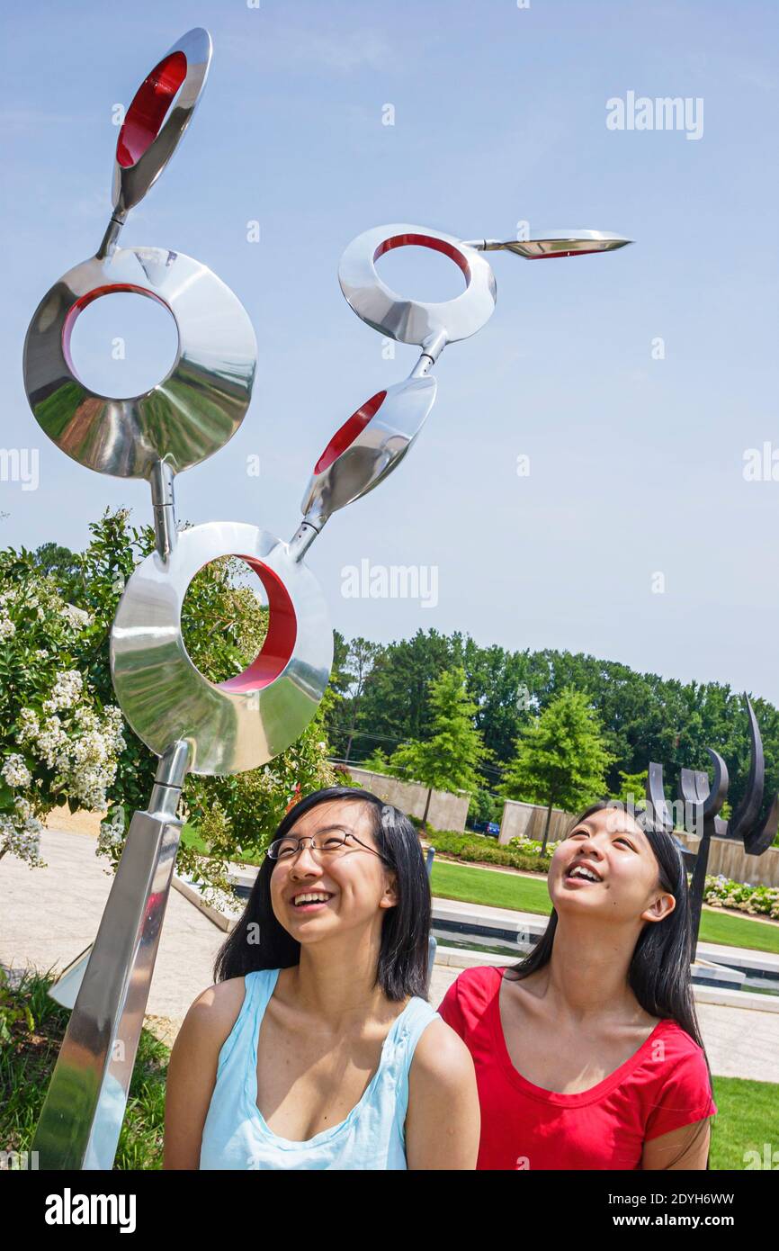 Teenage students outside museum hi-res stock photography and images - Alamy