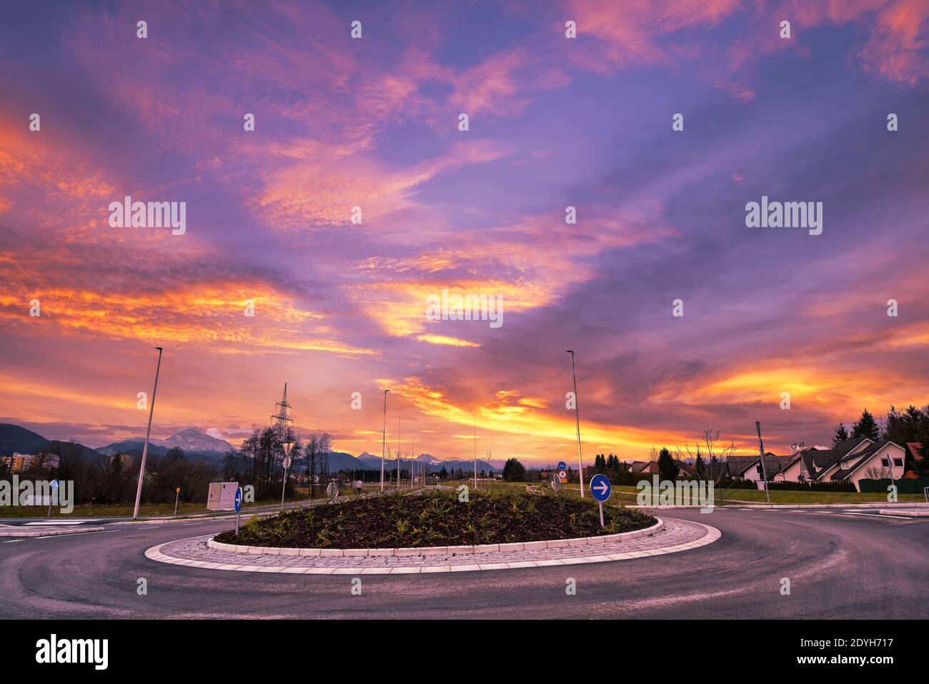 Traffic roundabout island hi-res stock photography and images - Alamy