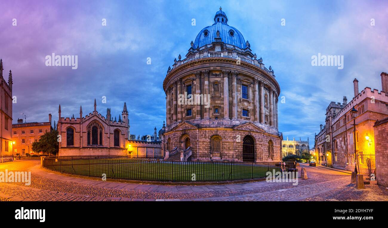 Oxford library at dusk Stock Photo - Alamy