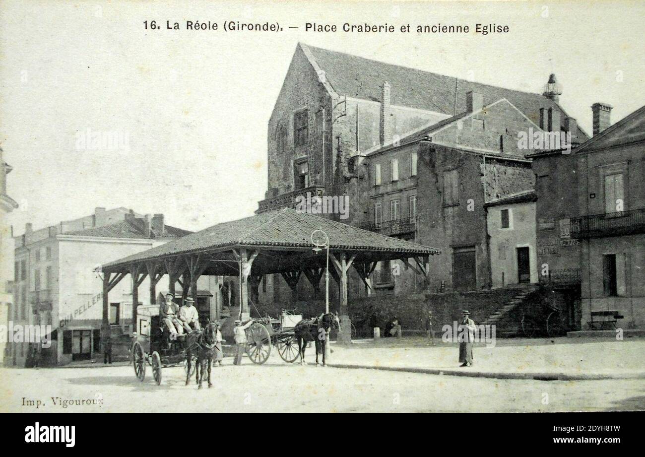 La Réole - Place Craberie 2 Stock Photo - Alamy