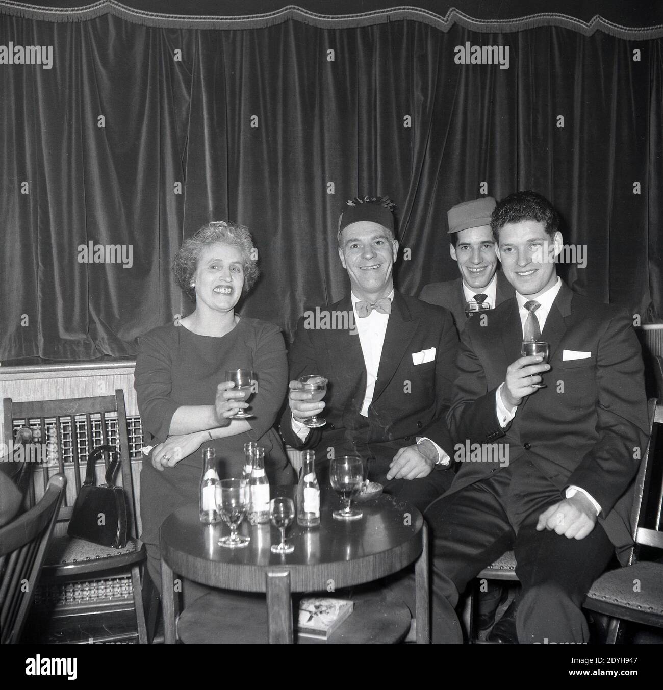Family life 1950's hi-res stock photography and images - Alamy