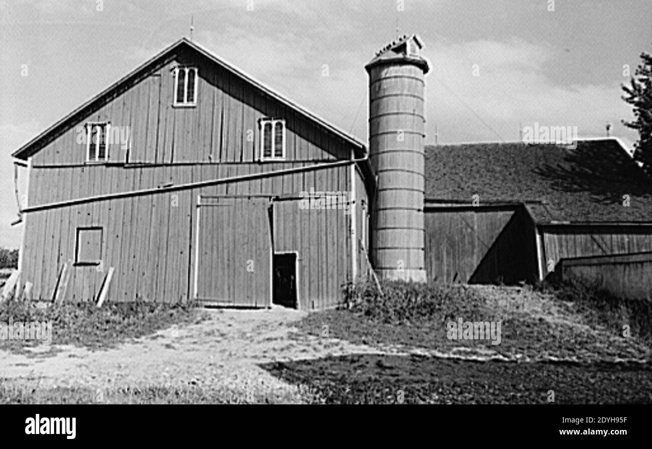 Lancaster County, Pennsylvania. Barn, Enos Royer farm, 1938 by Sheldon ...