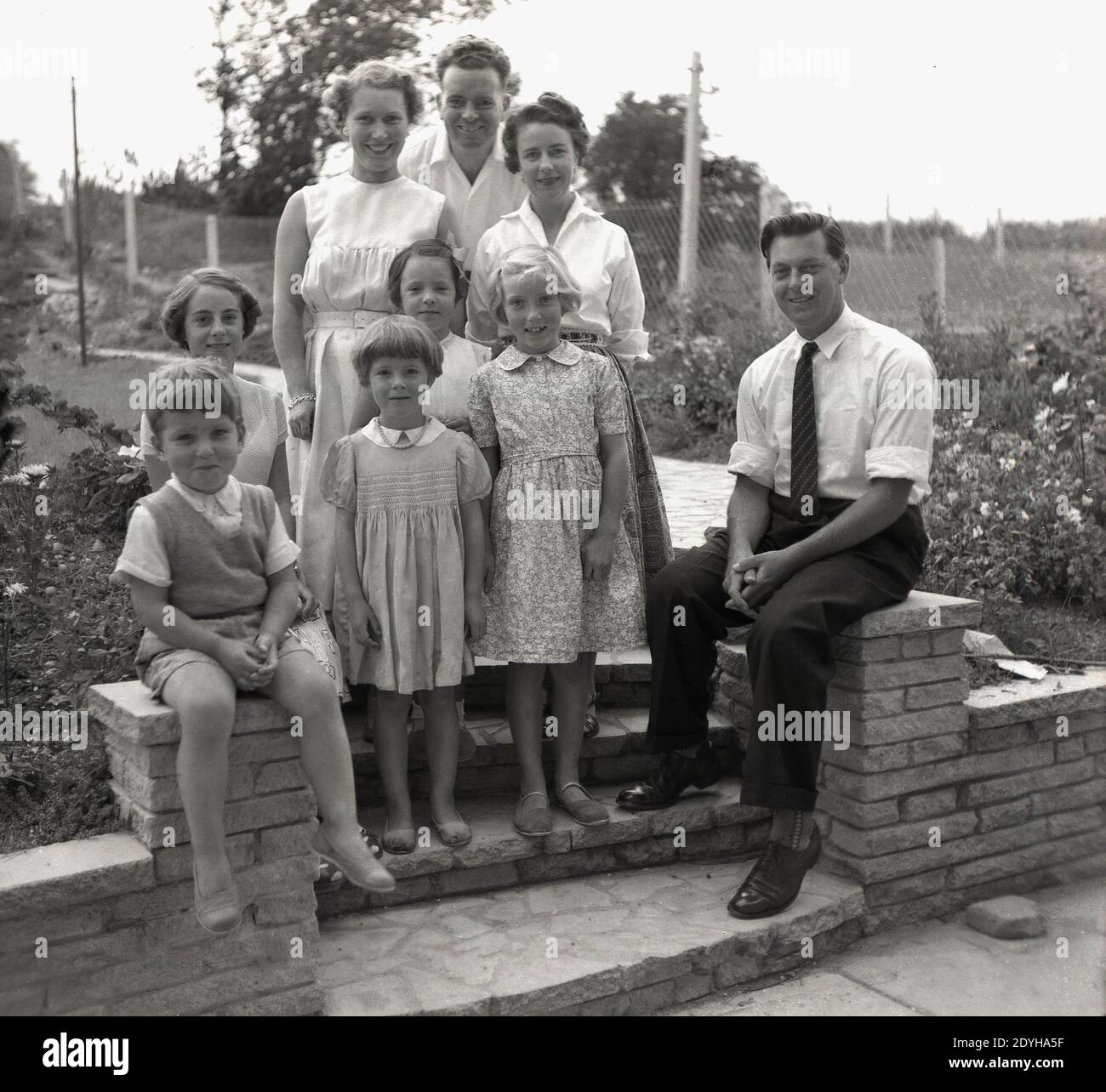 Family life 1950's hi-res stock photography and images - Alamy