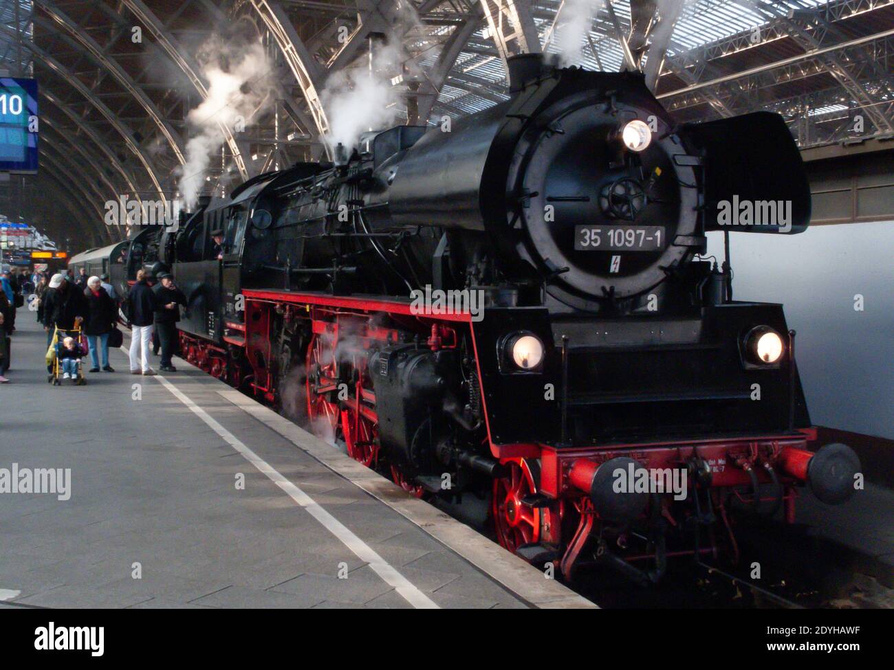 Deutsche trains hi-res stock photography and images - Alamy