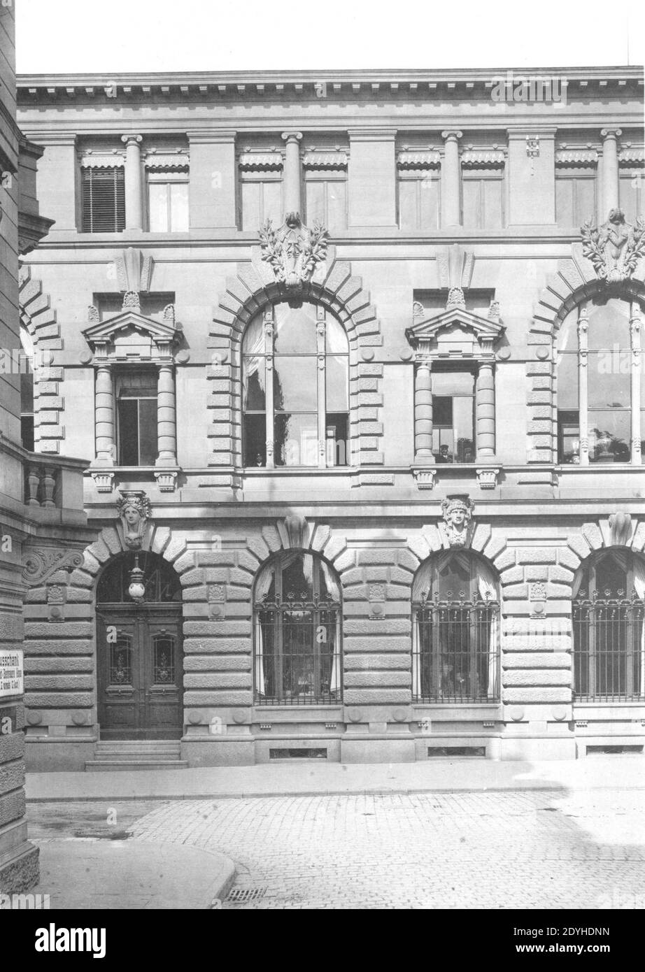 Landesgewerbemuseum Stuttgart, Ansicht nach der Lindenstraße, 1898 ...