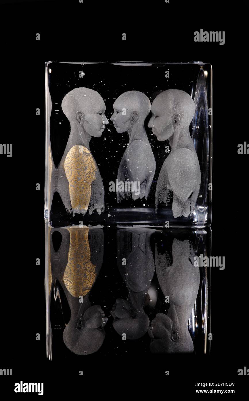 Nancy Sutcliffe Glass Engraver Stock Photo - Alamy