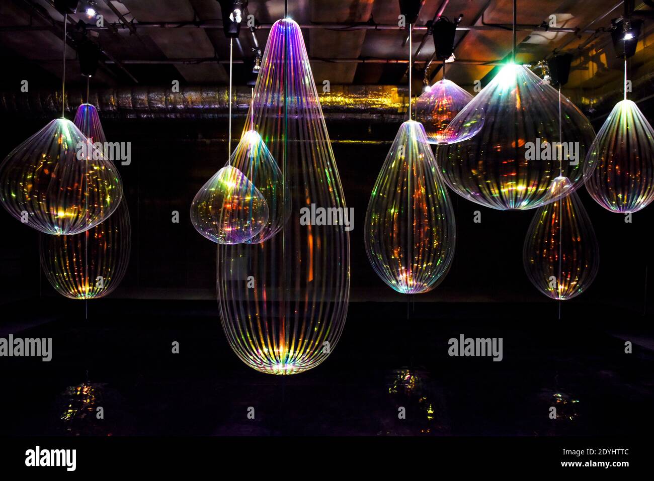 Reflecting holons installation hi-res stock photography and images - Alamy