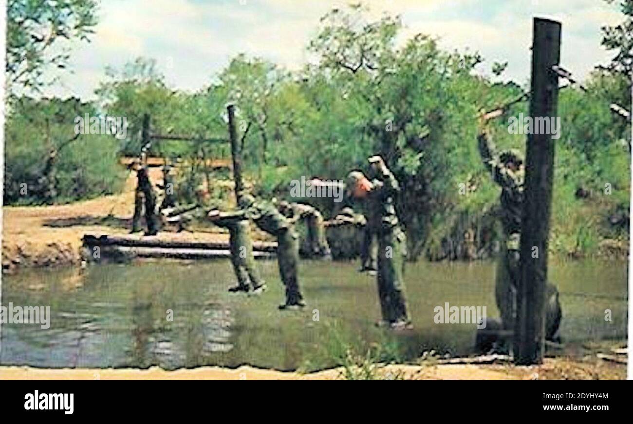 Obstacle course rope pull hi-res stock photography and images - Alamy