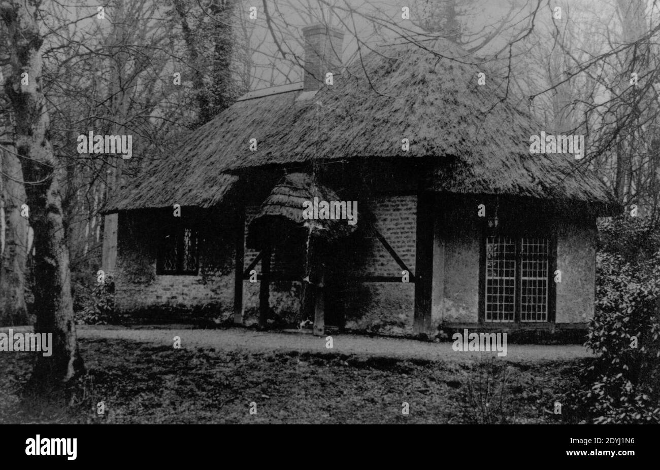 Lady Jane's thatched cottage Stock Photo - Alamy