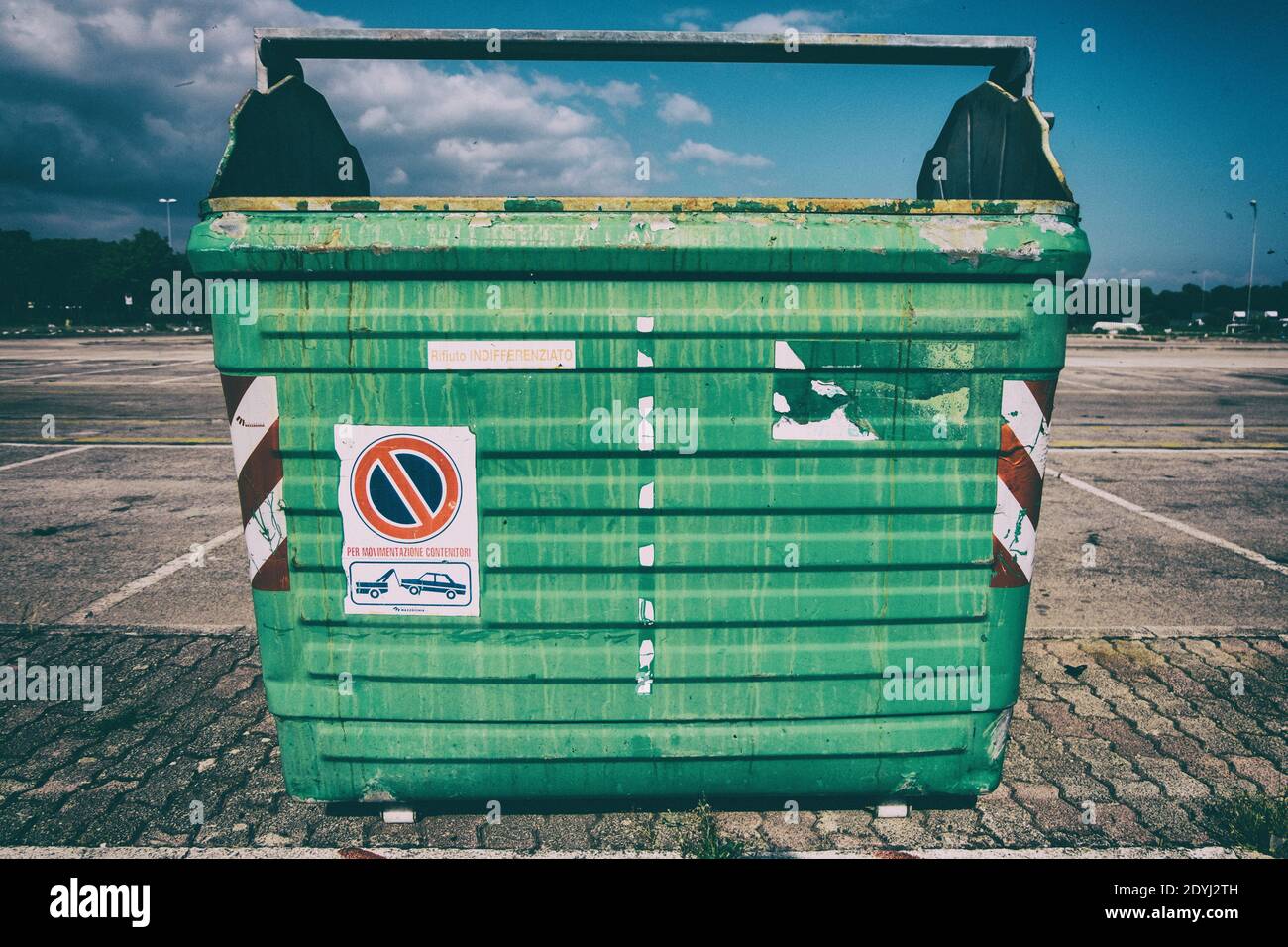 Residual discard hi-res stock photography and images - Alamy