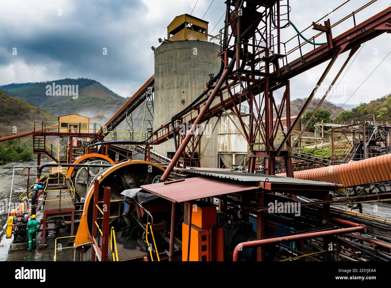 Gold mining process plant hi-res stock photography and images - Alamy