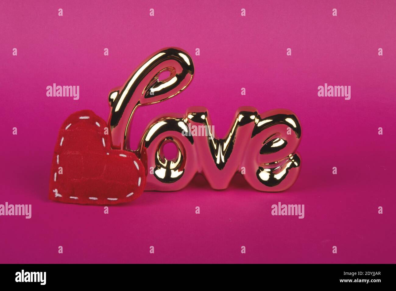 Love text, golden letters with Valentine's day concept Stock Photo - Alamy