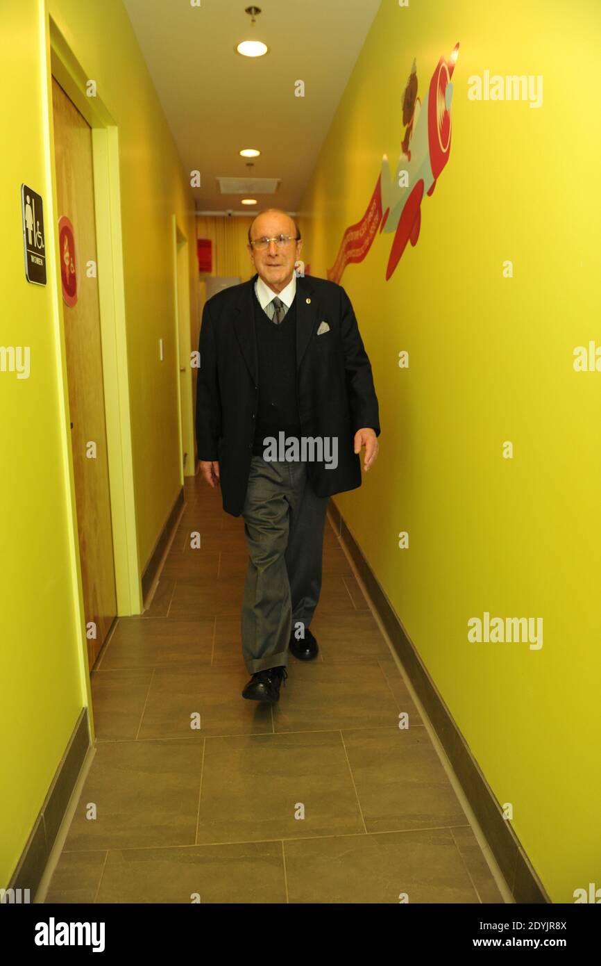 Clive Davis visited Sturges' Park Ridge yogurt franchise Menchie's in ...