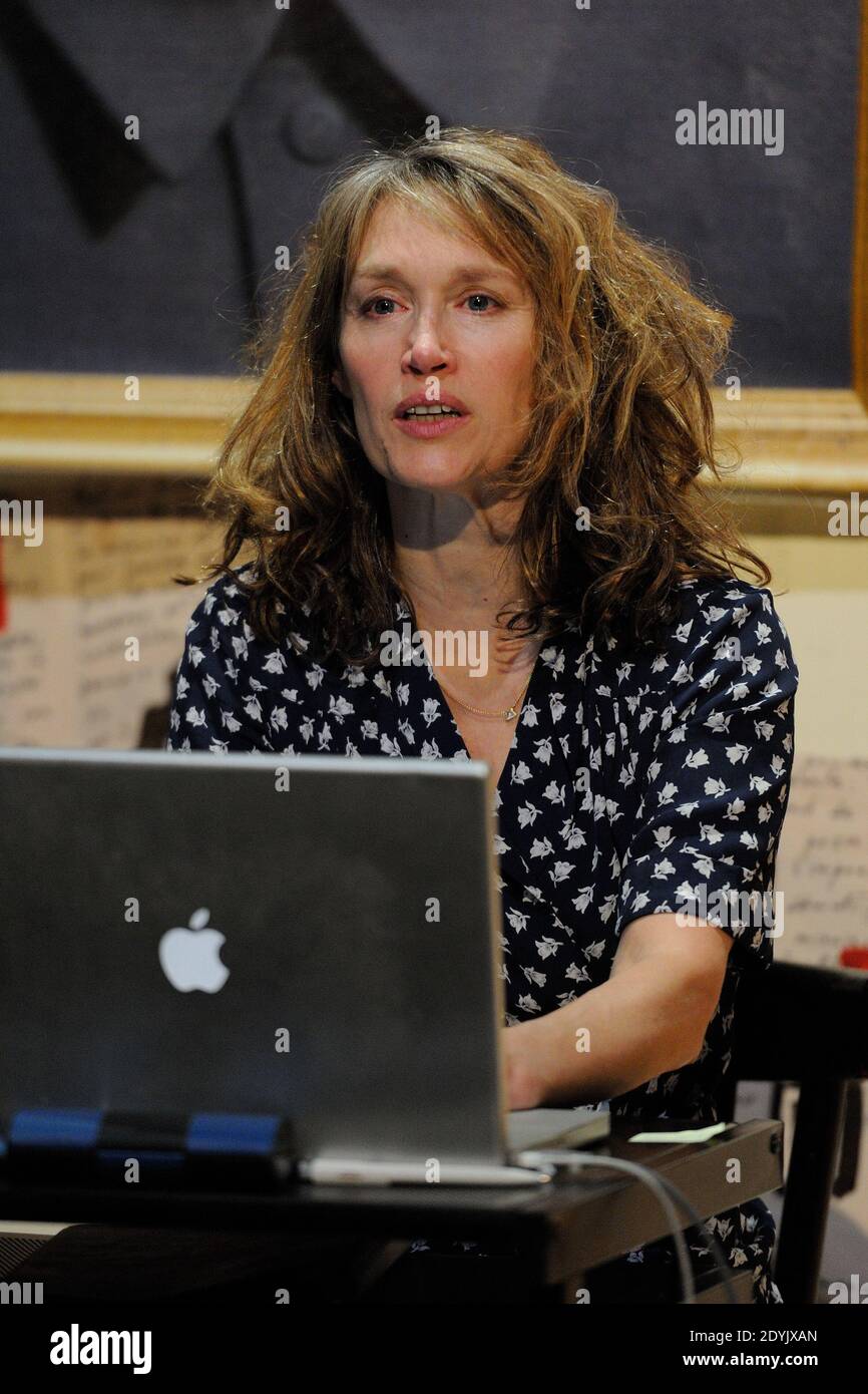 Marianne Basler on stage during a presentation of "Je pense a Yu" at ...