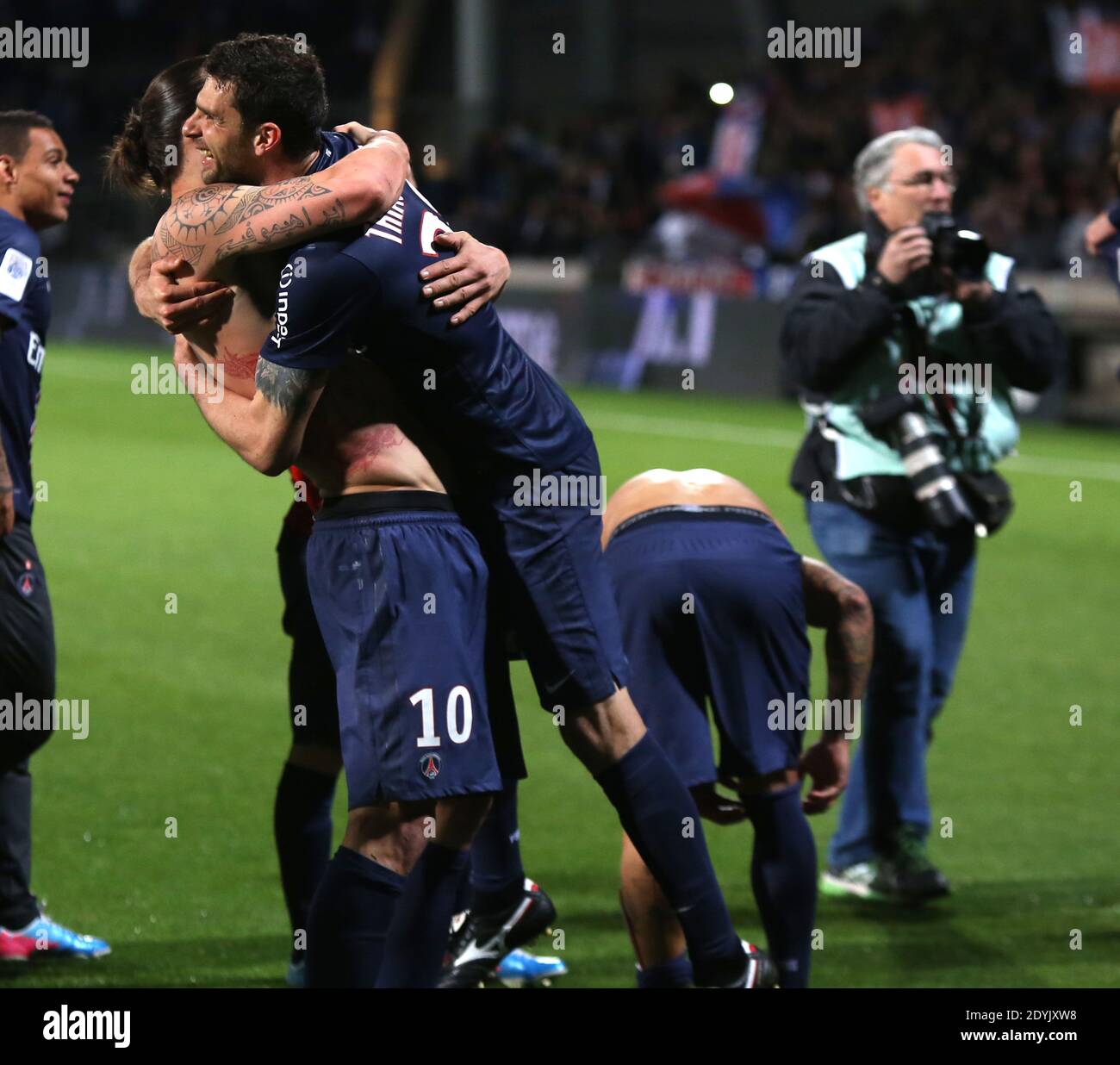 PSG's team celebrates his first place at the first french league after ...