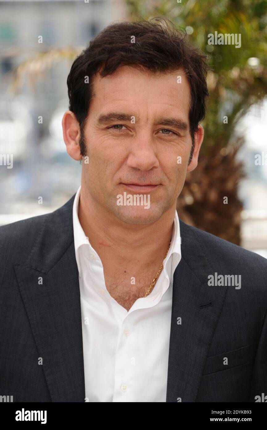 Clive Owen posing at the Blood Ties photocall held at the Palais Des ...