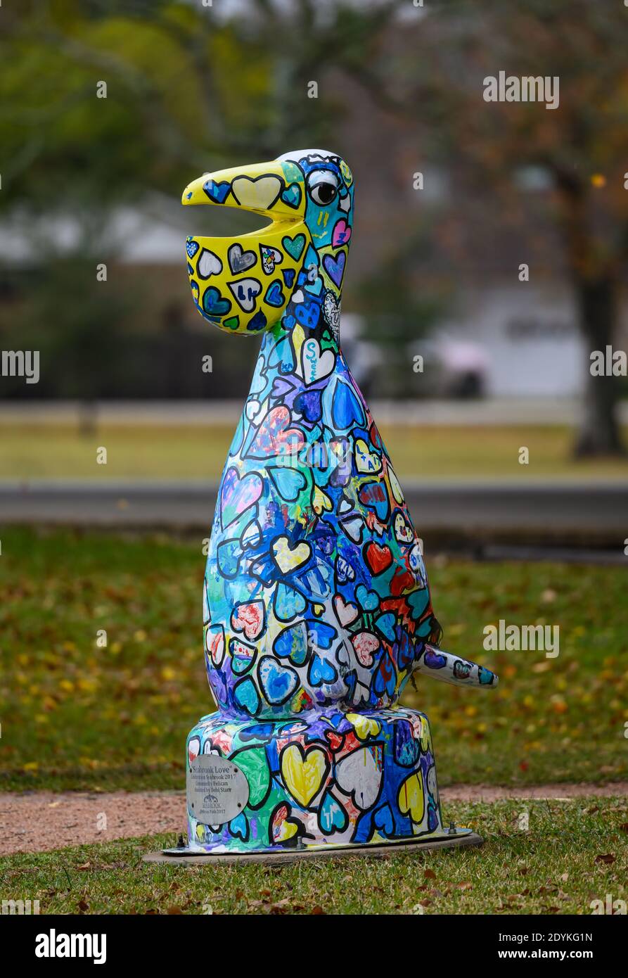 Pelican statue hi-res stock photography and images - Alamy