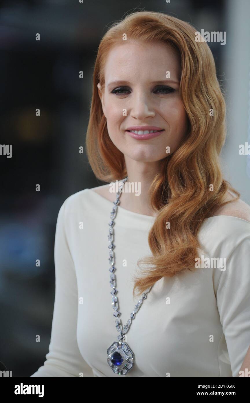 Jessica Chastain, sporting a jewel offered by Richard Burton to ...