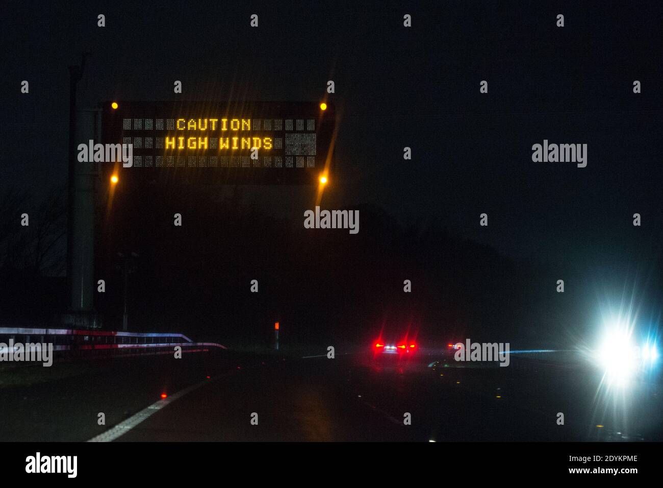 80mph sign hi-res stock photography and images - Alamy