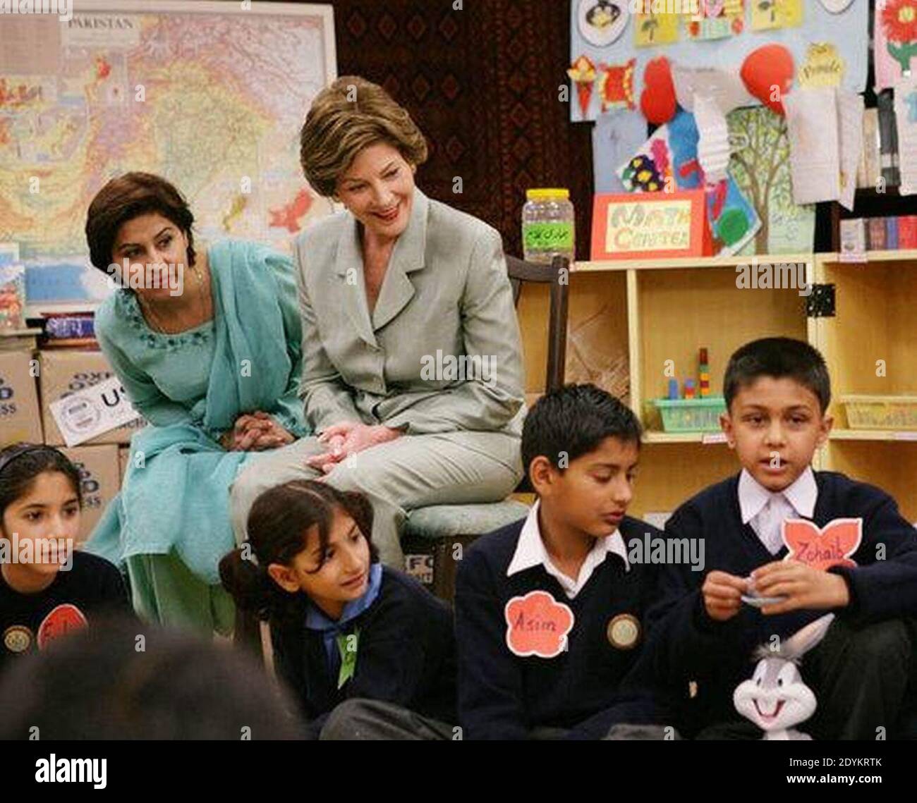Laura Bush in Islamabad Stock Photo - Alamy