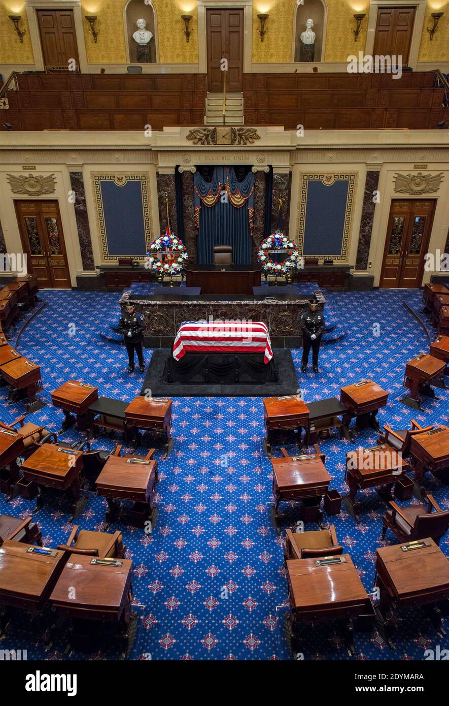 Late senator frank lautenberg hi-res stock photography and images - Alamy