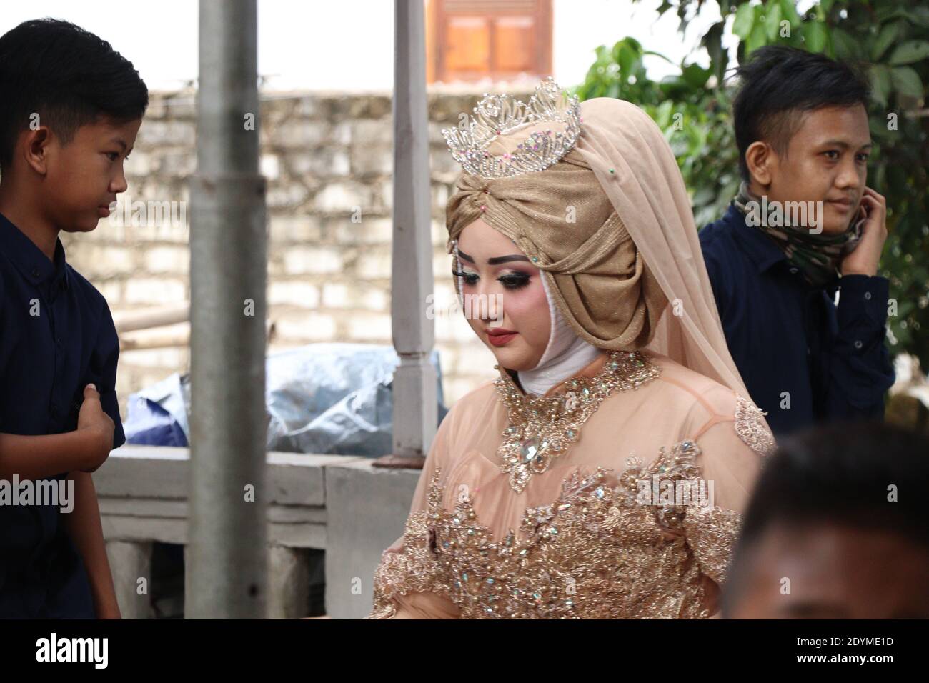 Muslim wedding bride and groom hi-res stock photography and images - Alamy