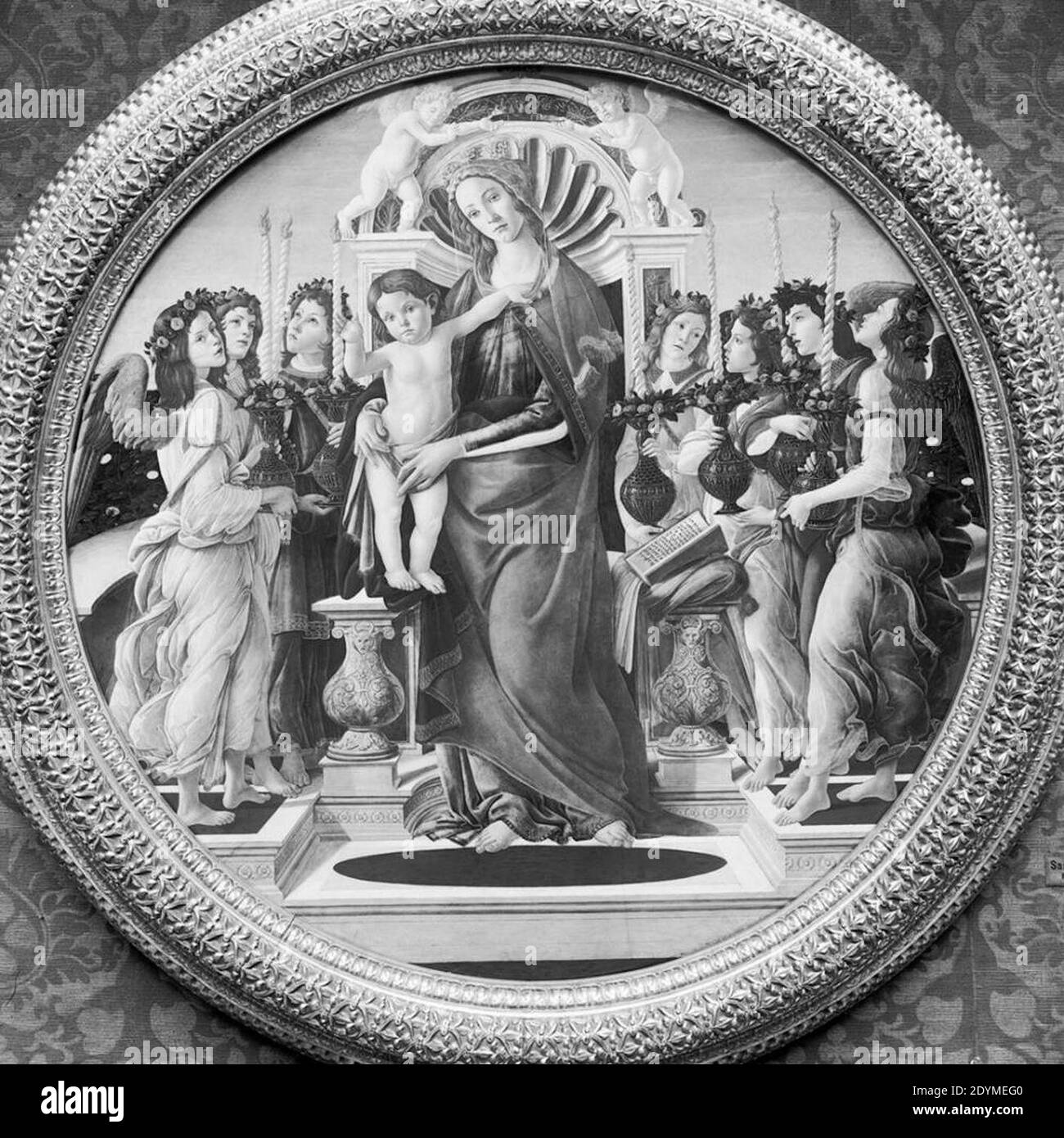 La Virgen y el Niño con ángeles portando cirios - Sandro Botticelli ...