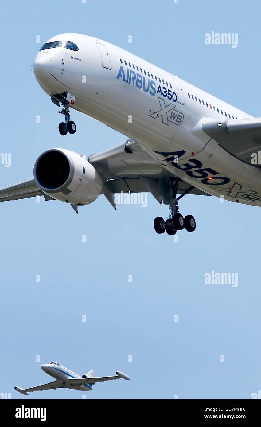 The new Airbus A350 XWB lands after its long-awaited inaugural flight ...