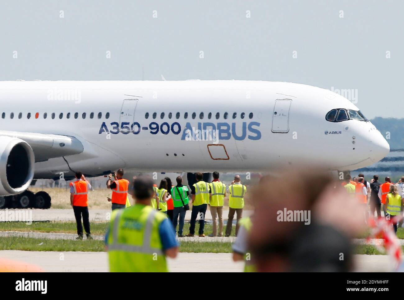 The new Airbus A350 XWB lands after its long-awaited inaugural flight ...