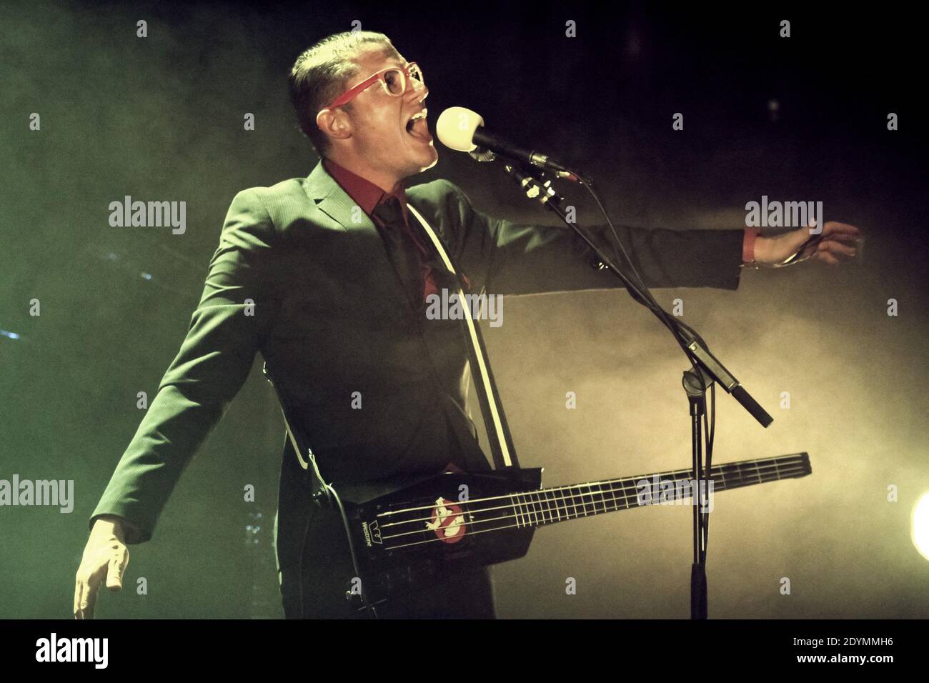 Super Pop Corn, first part of the french group Elephant, performs live ...