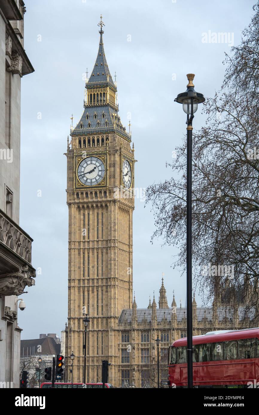 Big ben and bus stop sign hi-res stock photography and images - Alamy