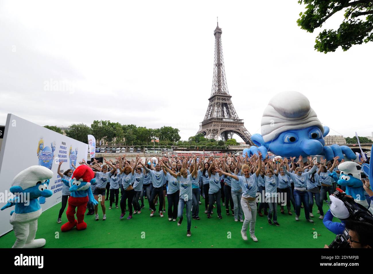 Dancers perform by a giant Smurf character as part of Les Schtroumfs 2 ...