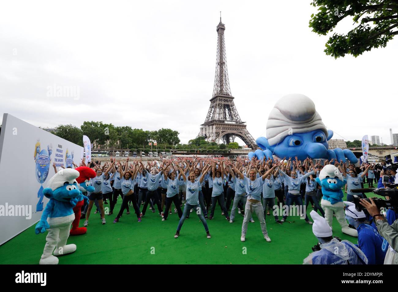 Dancers perform by a giant Smurf character as part of Les Schtroumfs 2 ...