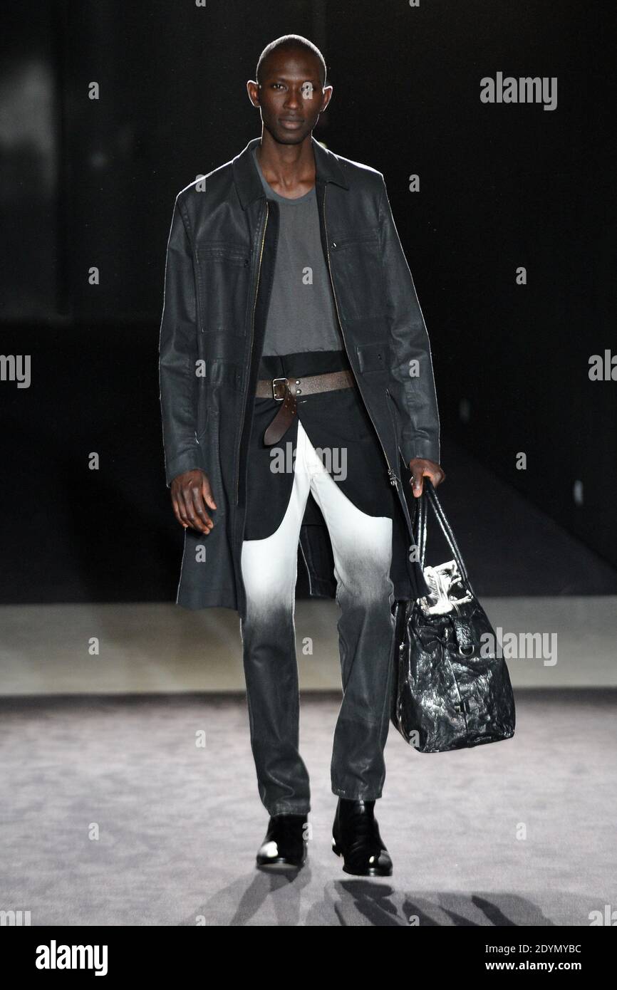 Maison margiela men catwalk hi-res stock photography and images - Alamy