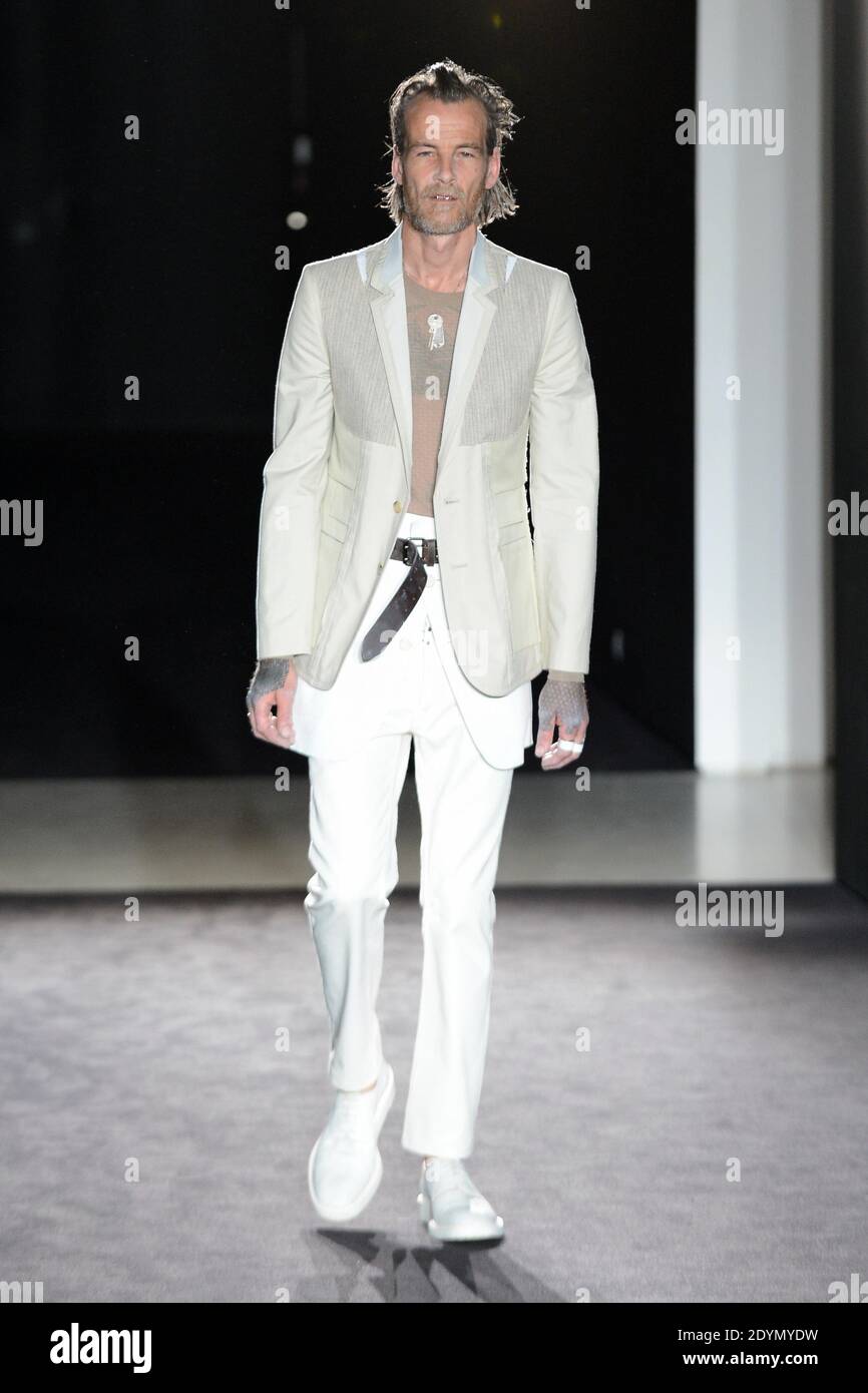 Maison margiela men catwalk hi-res stock photography and images - Alamy