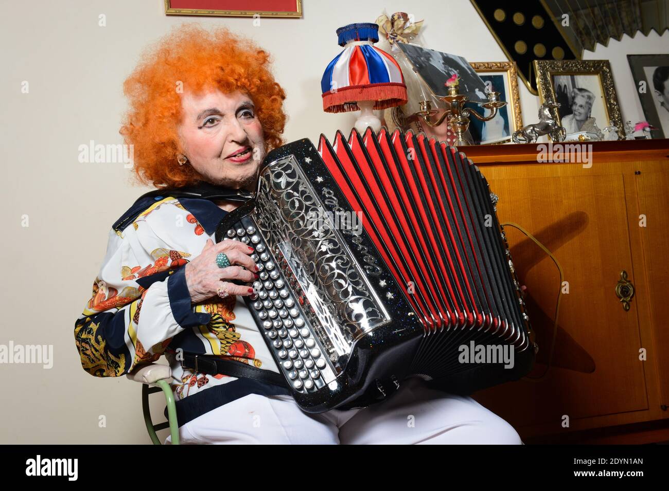 Exclusif - Seance Photos De La Celebre Accordeoniste Francaise Yvette ...
